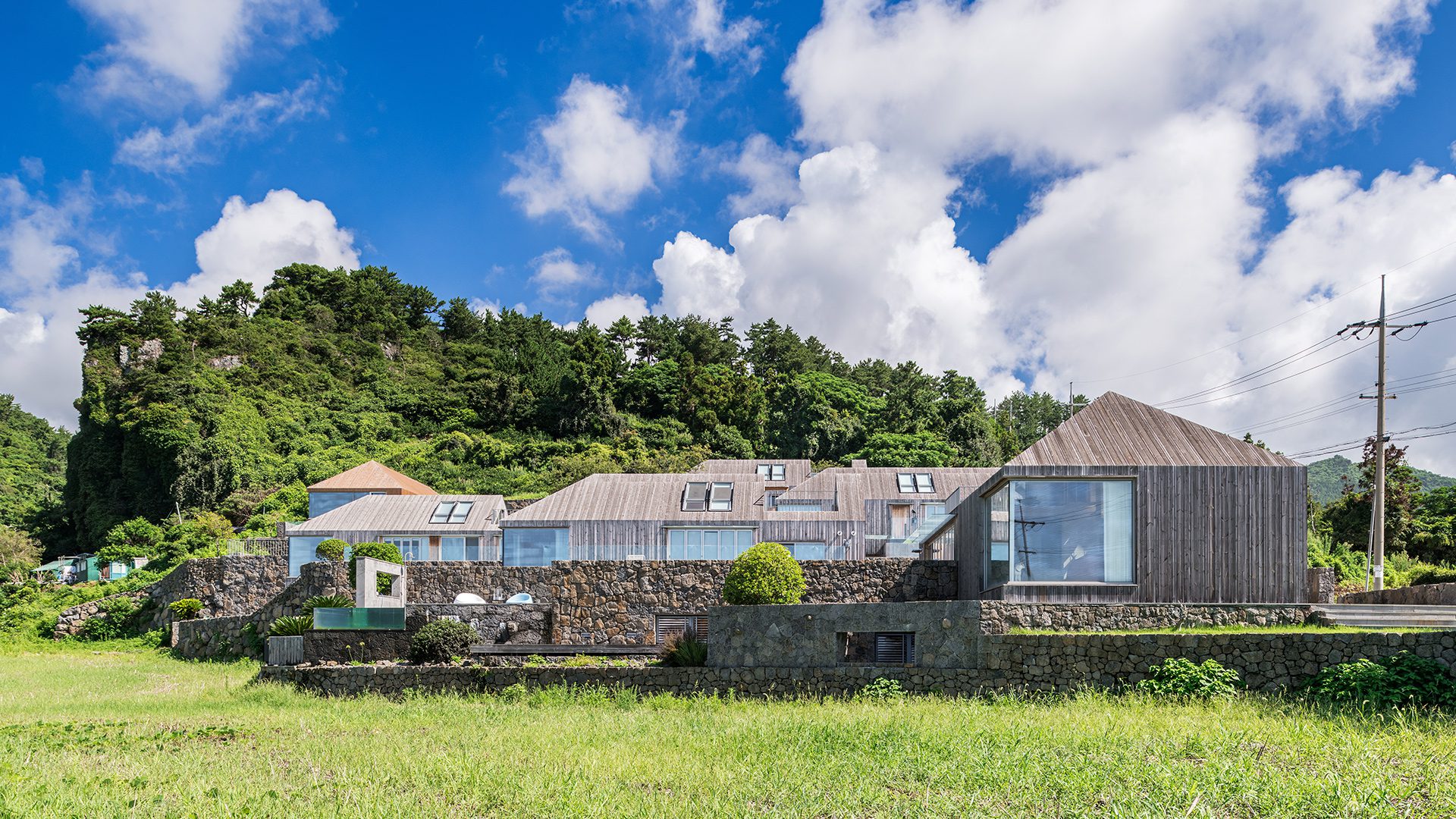 Sustainable, Durable Lunawood ThermoWood Cladding Inspires Architects ...